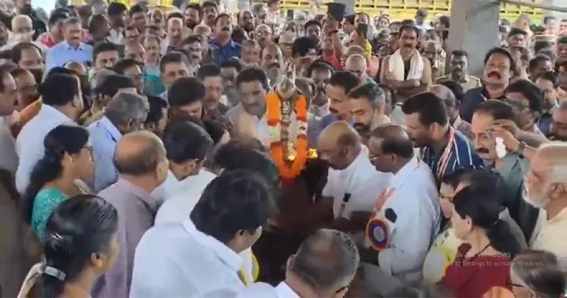 വഞ്ചിപ്പാട്ടിന്‍ വരികളൊഴുകി ചരിത്ര പ്രസിദ്ധമായ ആറന്മുള വള്ള സദ്യക്ക് ...