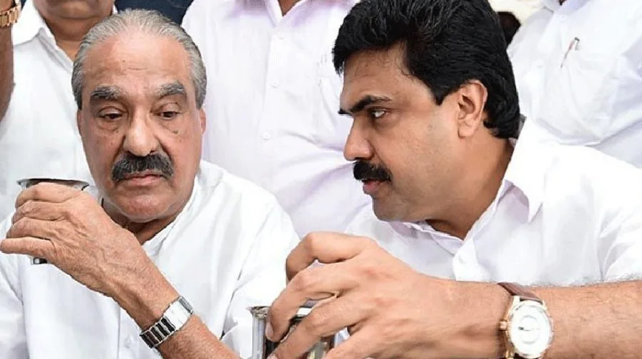 കെ. എം. മാണിയെ മകന്‍ ജോസ് കെ. മാണി അടിച്ചു: പട്ടിണിക്ക് ഇട്ടു